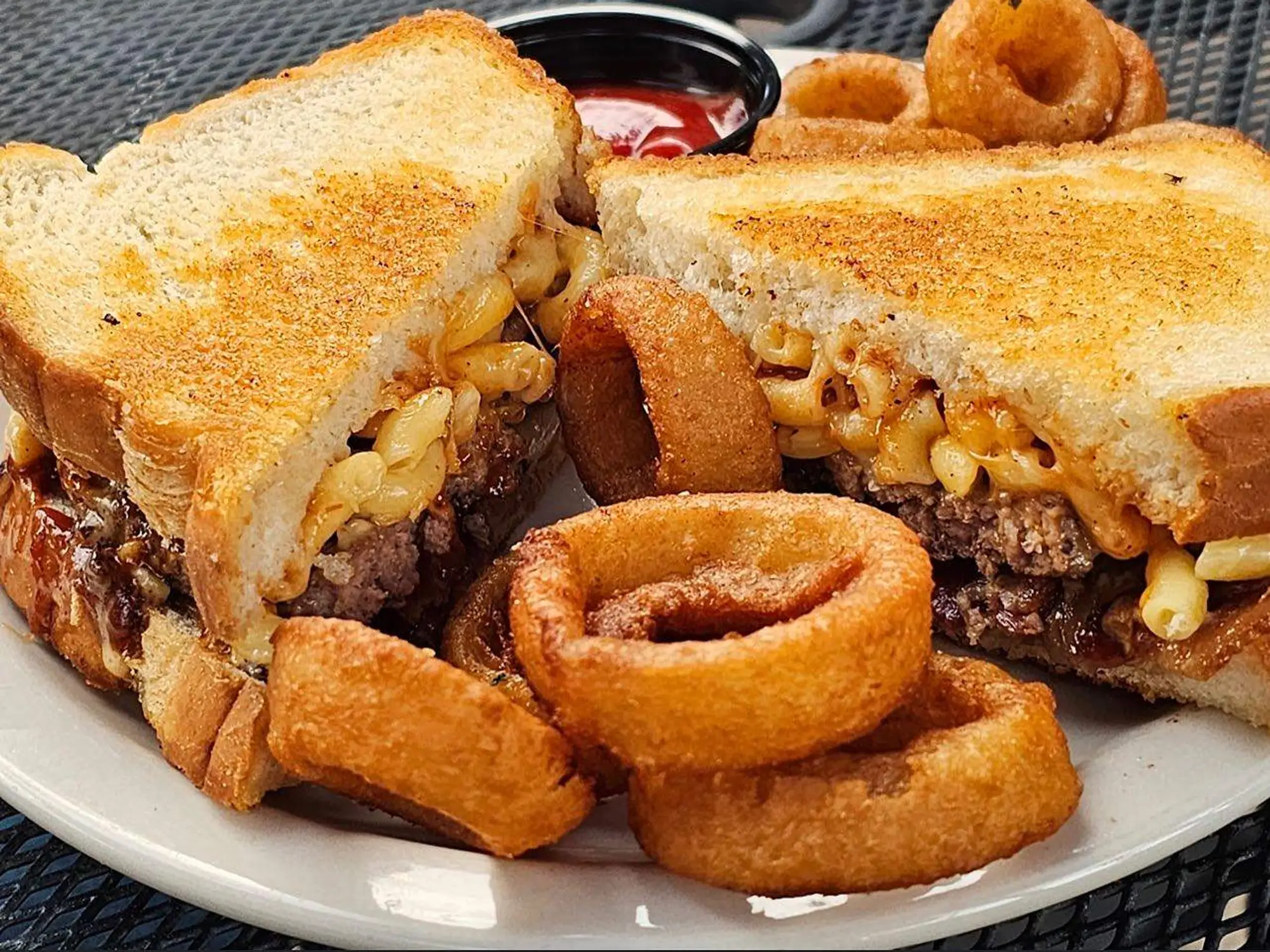 Point Pub and Grill brings friendly Cheers vibe to north Fort Worth ...